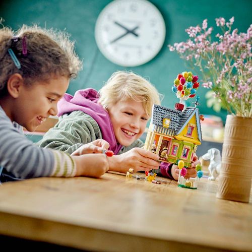 Casa de “Up - Altas Aventuras” 43217 LEGO® Disney™ | Loja oficial LEGO ...